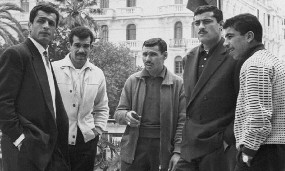65e anniversaire de l'équipe du FLN : Des footballeurs au service de la ...