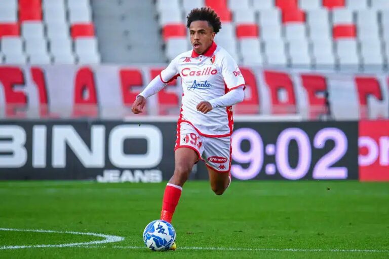 Italie : Mehdi Dorval prolonge avec Bari et vise la Serie A